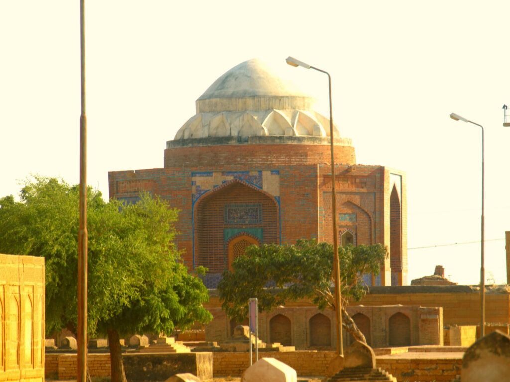 The Enchanting Makli Necropolis – Pakistan's Mystical UNESCO Gem ...